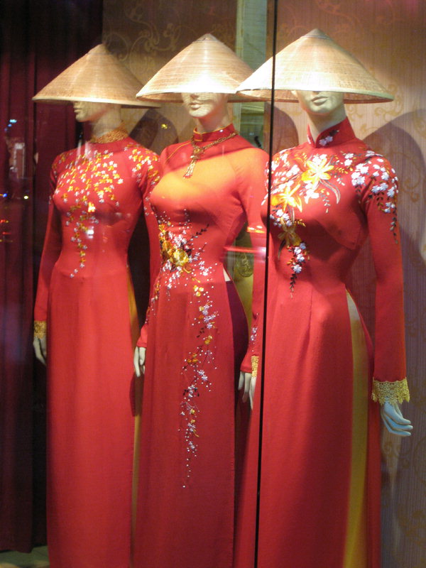 [비행소녀 오예리의 톡톡 세상] 아오자이의 강렬한 매력 | 영남일보 - 사람과 지역의 가치를 생각합니다.